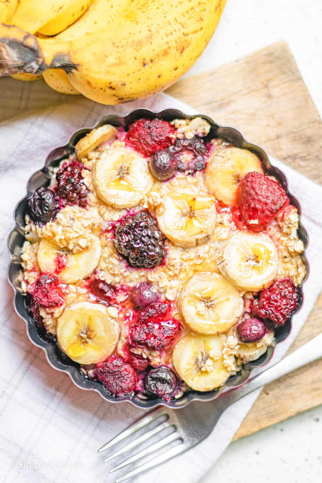 Baked Berries Banana Oats
